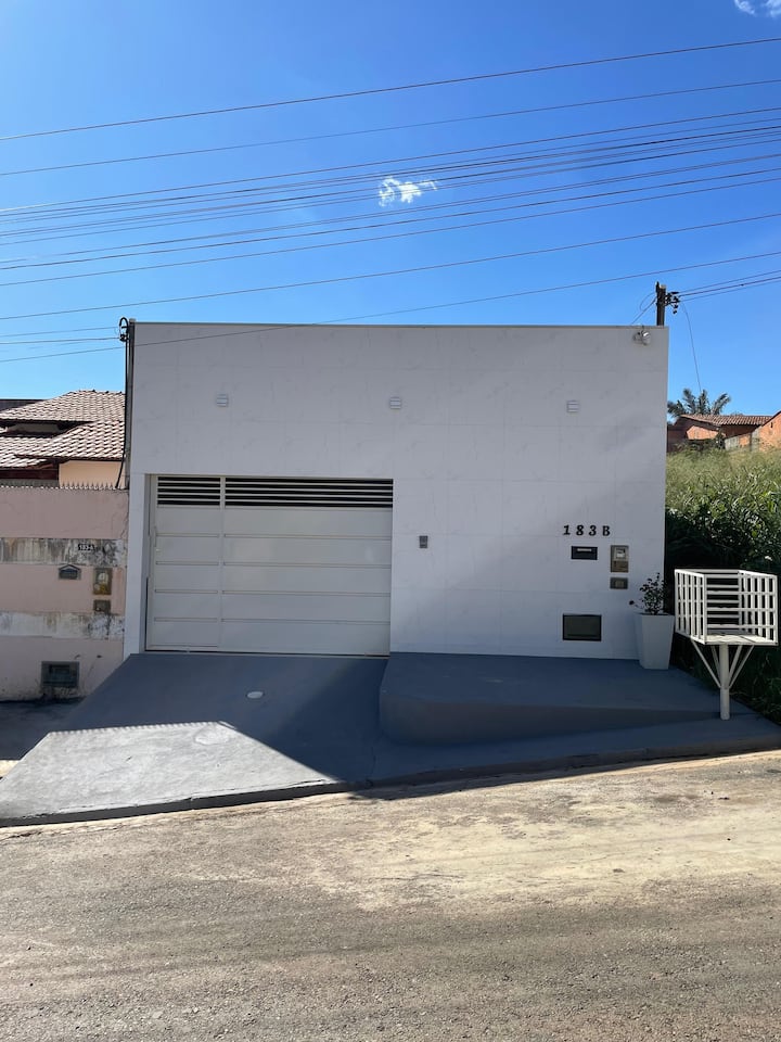 Casa /Garagem /Pet Friendly - Barreiras