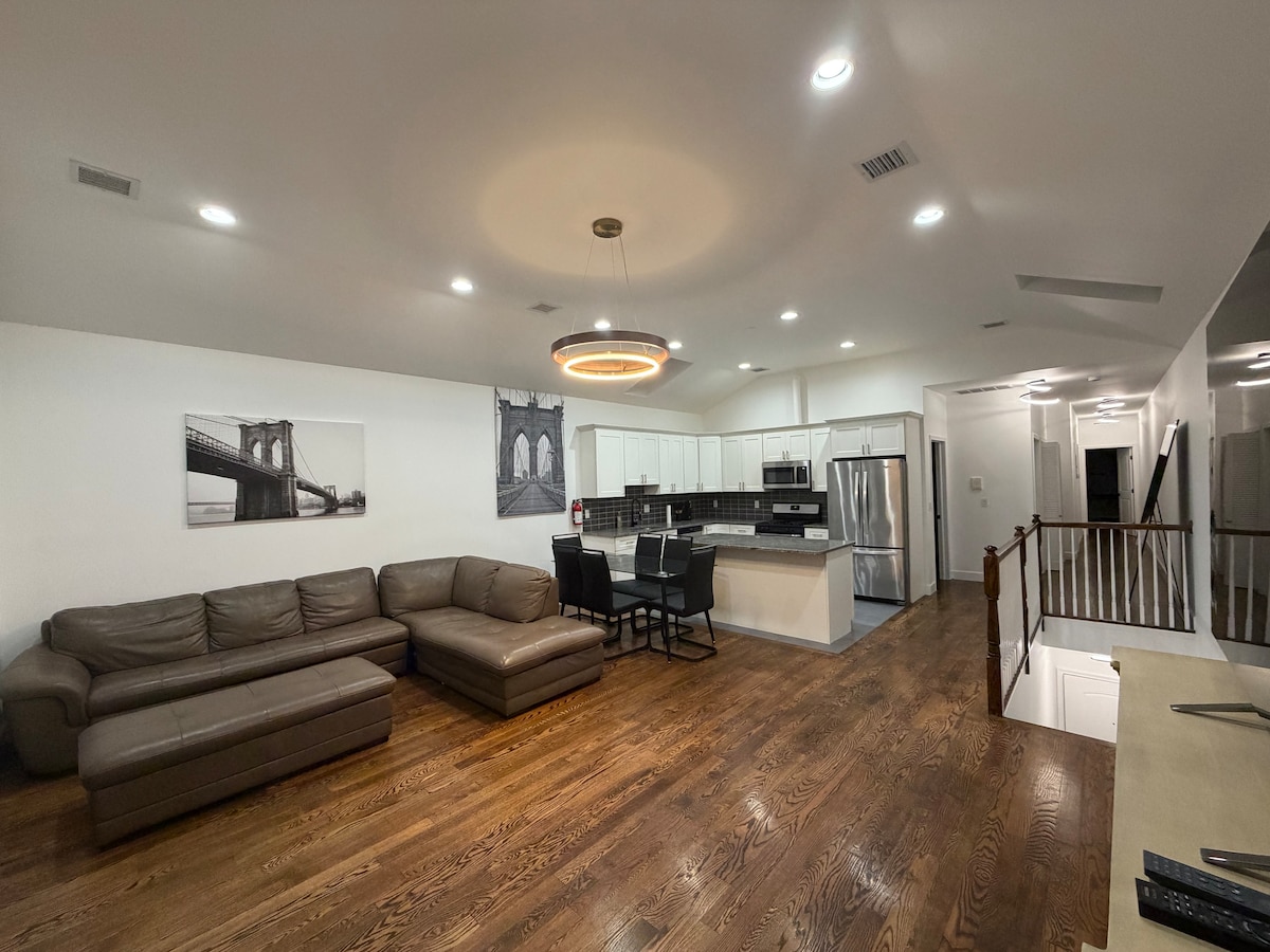 Vue sur la ligne d'horizon de New York - Balcon privé - Stationnement ...