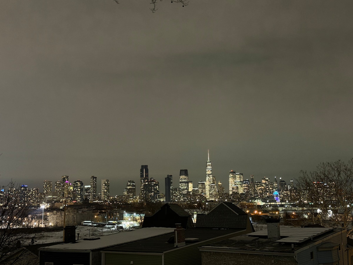 Vue sur la ligne d'horizon de New York - Balcon privé - Stationnement ...