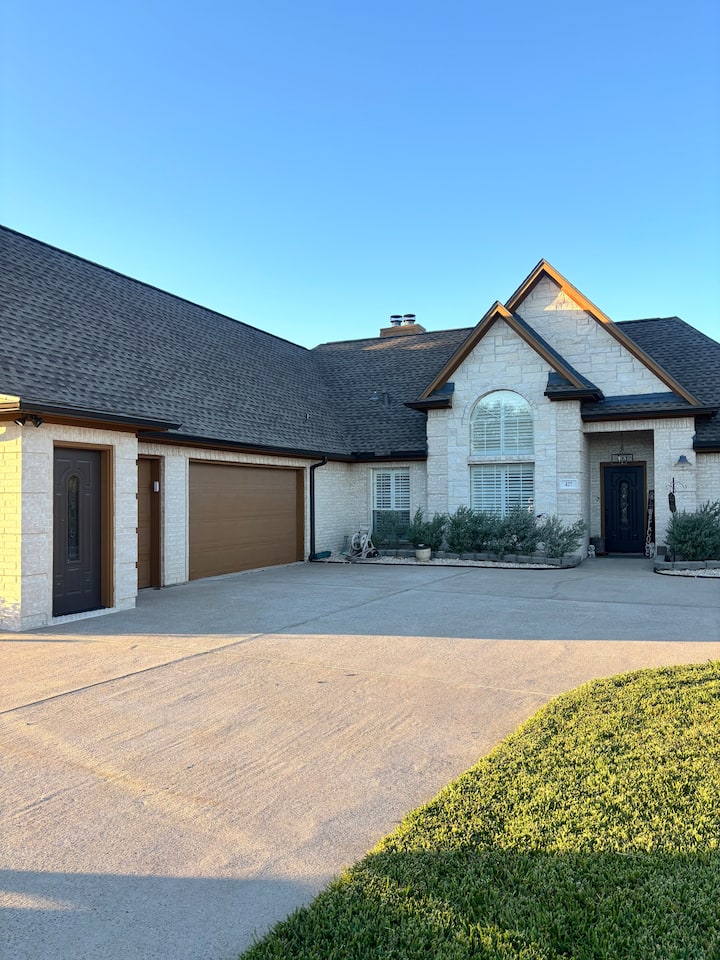 Urban Studio | High-end Finishes | Work & Relax - Sienna