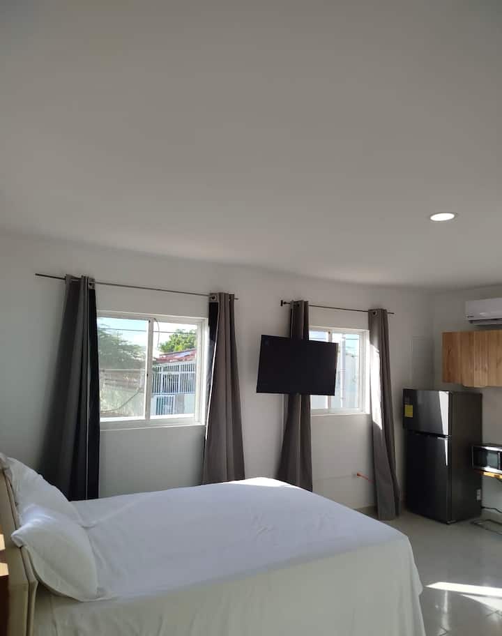 Palm Beach 1 Queen Bed Apto Great Location Kitchen - Aruba