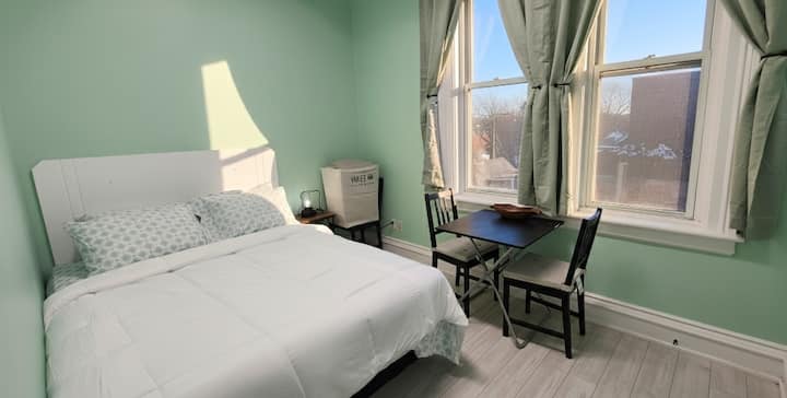 Inn On The Lake - Room 201 - Kawartha Lakes