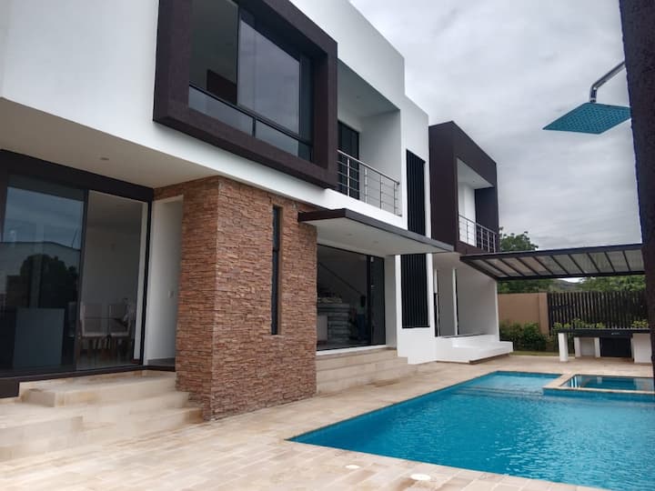 Hermosa Casa Vacacional Totalmente Privada - Melgar