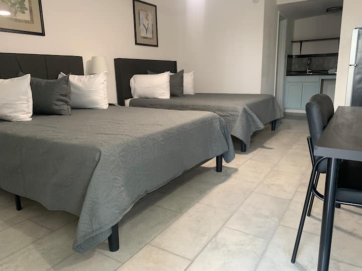 R Nitestar Inn & Suites In Arlington, Texas - Arlington, TX