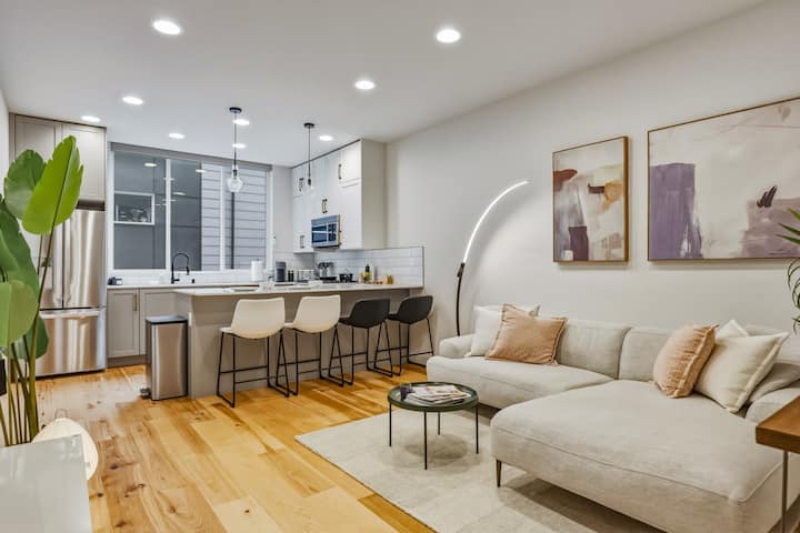 New! Cap Hill Modern Townhome W/ Parking + Rooftop - Seattle, WA