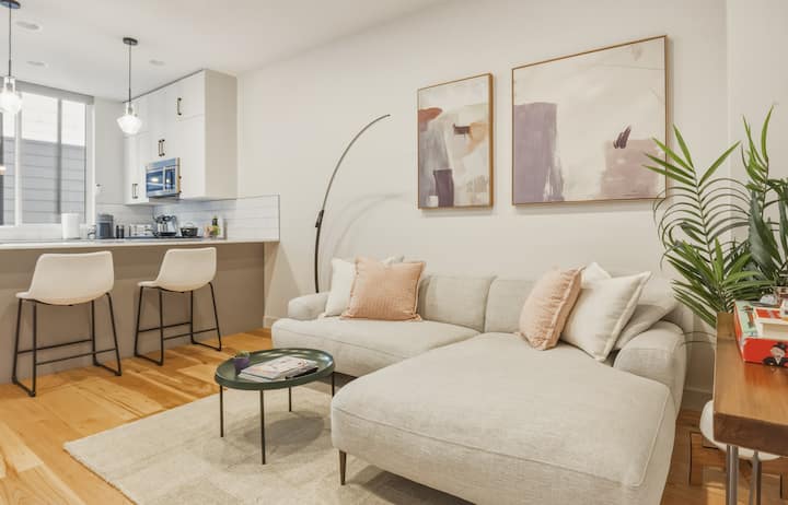 New | Modern Townhouse 2b2b W/ Deck And Parking - Mount Baker - Seattle