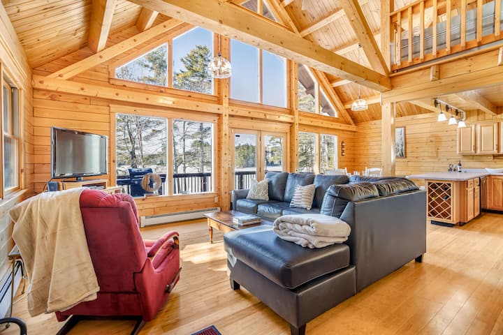 Waterfront Chalk Pond | Fireplace | Kayaks - Lake Winnipesaukee, NH