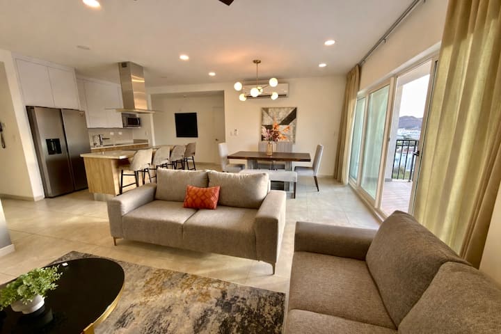 Spacious Apt | Group Friendly + Workspace - Hermosillo