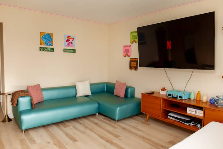 A Groovy 420 Friendly Apartment - Monterey, CA