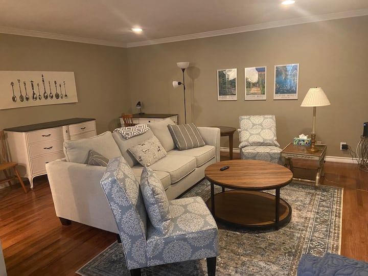 Oak Lawn 2br/2ba ; Walkable; Near Medical District - Dallas, TX