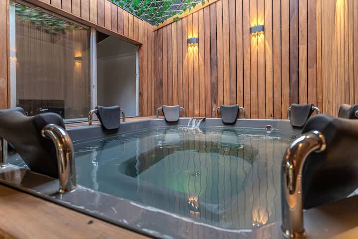 Casa 5 Km Poblado 12 Pax/ 2 Jaccuzi/ 5br Con Ac - Medellín