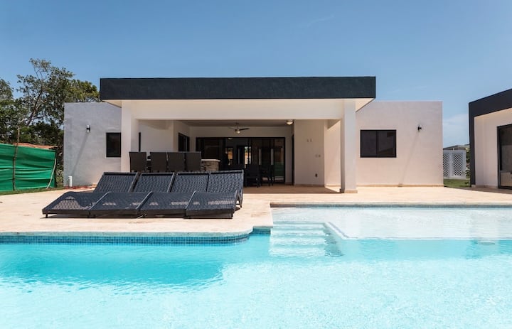 Bonita Extravaganza

4 Bedroom - 4 Bed - Sosúa