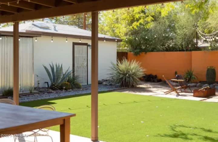 Sonora Muza

Modern Studio Casita — Fire Pit+wifi - Tucson, AZ