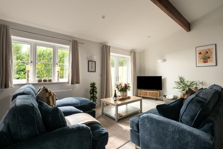 Goodwood - Modern Stay In Cotswolds With Hot Tub - Cirencester