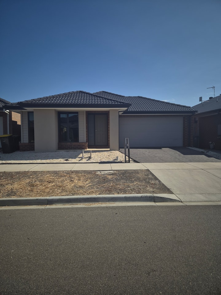 3 Kangaroo Way Armstrong Creek - Geelong