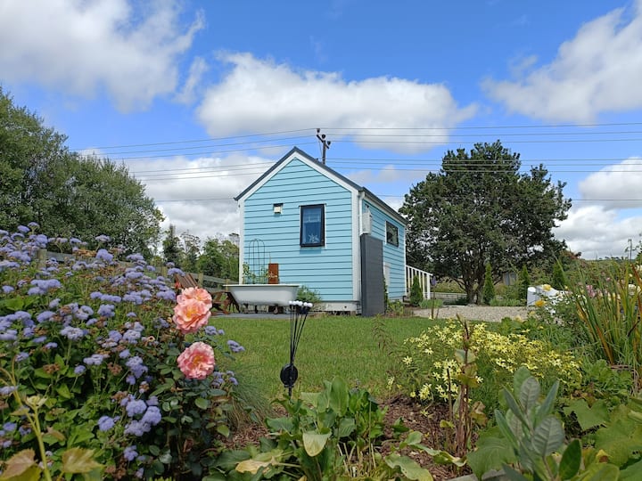 Nest & Nook – Tiny House Garden Retreat + Fire Pit - Riverhead