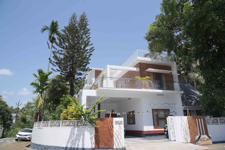 Modern 2bhk Flat - Thrissur Town | Near Hi Lite - Thrissur