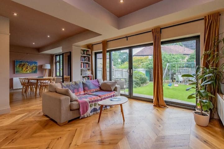 Corbridge | 5-bed Family Home | On Green & Garden - Corbridge