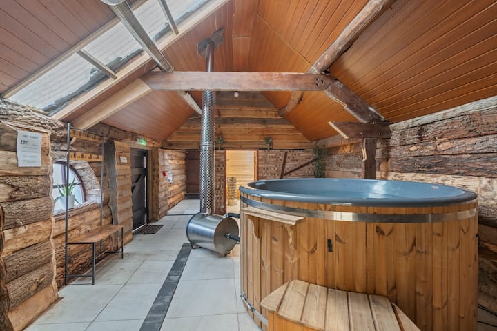 #111 New Farm Sleeps 18 Hot Tub And Sauna - West Midlands