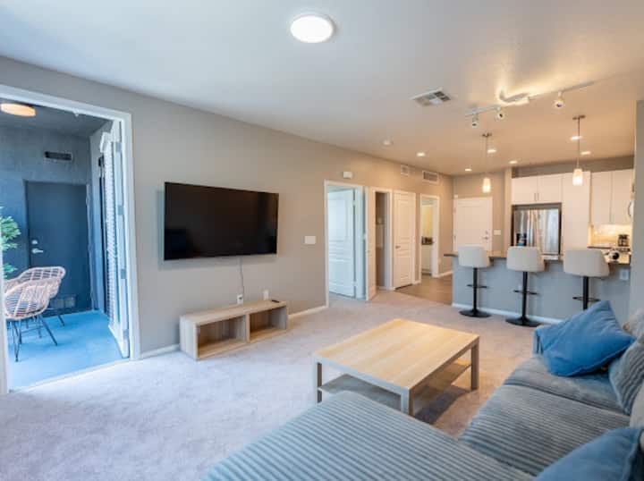 Studio City Luxury Apartments - Burbank, CA