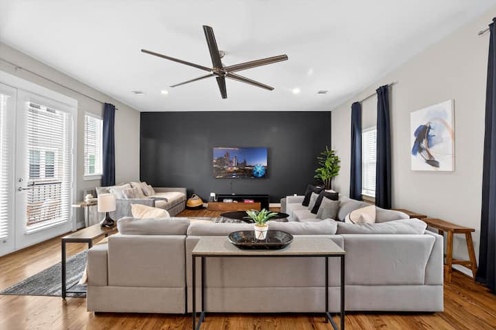 Heights Home Nr Dt, Washington | Monitor Xbox Desk - Houston, TX