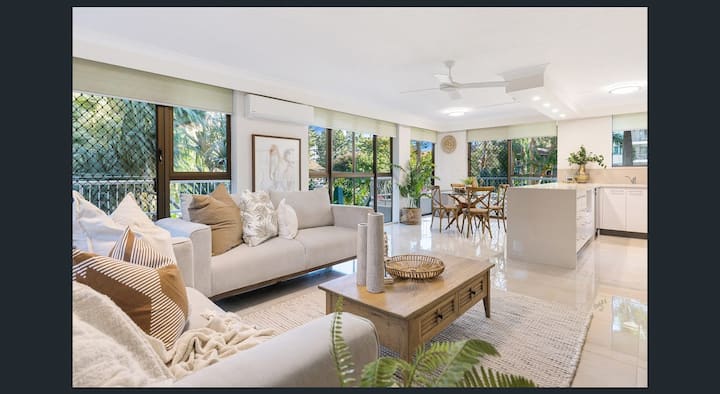 Beach Nest Broady Getaway- Wifi, Parking, Pool - Broadbeach