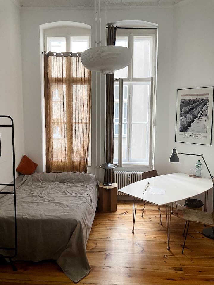 Ruhiges Zimmer In Großer Zentraler Altbauwohnung - Berlin