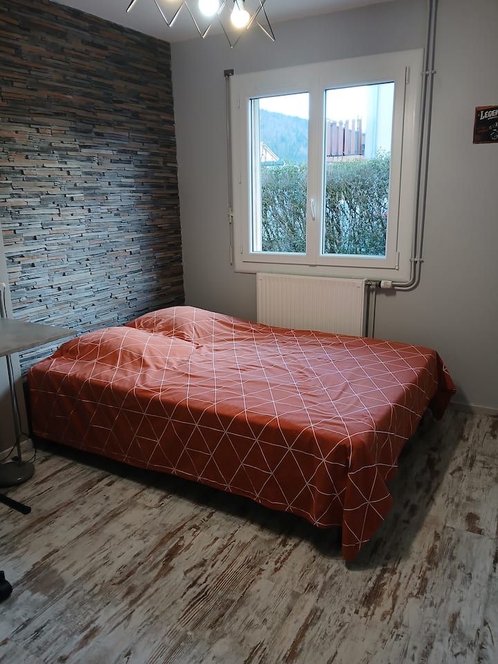 Je Loue 1 Chambre Pour 2 Personnes Dans Maison - Nantua