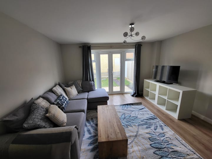 Centrally Located, Spacious House - Witney