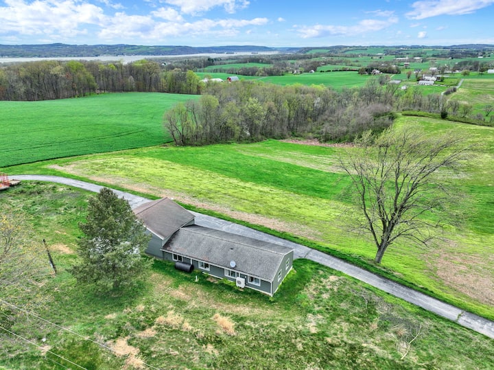 Scenic Hilltop Cottage- Near Lancaster & Columbia - Wrightsville, PA