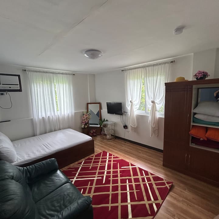 This Is Aubrey's Room That Can Fit 2-5 Persons - Liliw