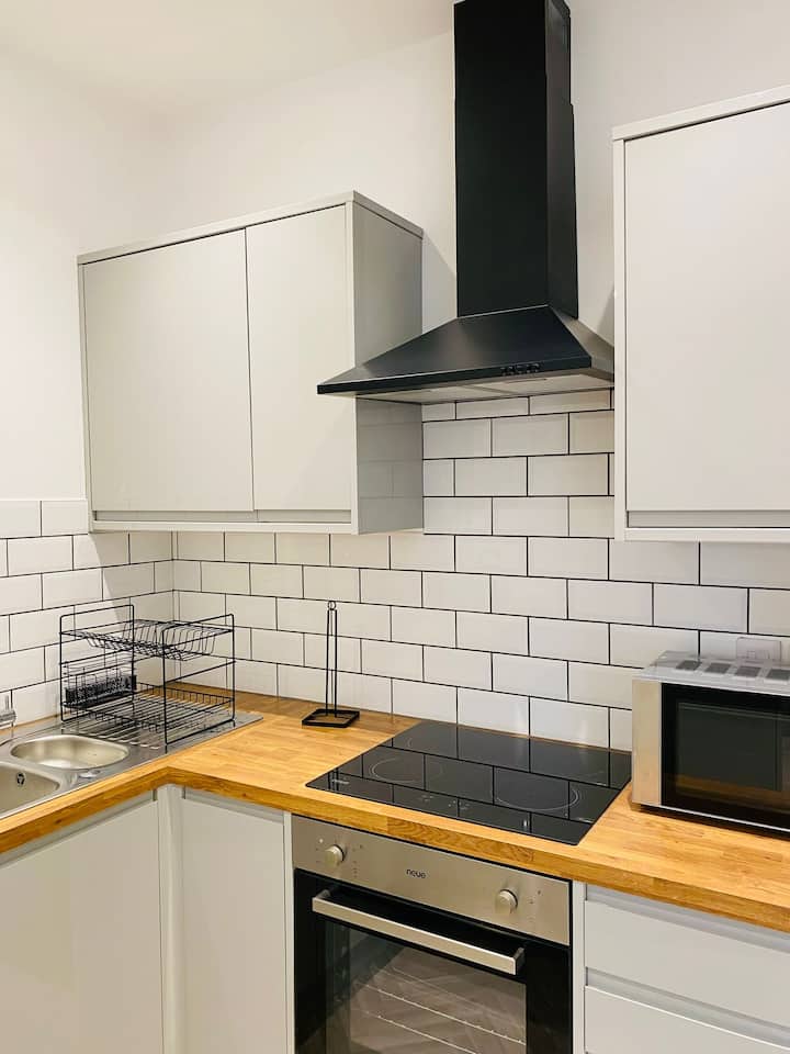 #106 Stylish 4bedroom Retreat Walk To Rugby Centre - Rugby