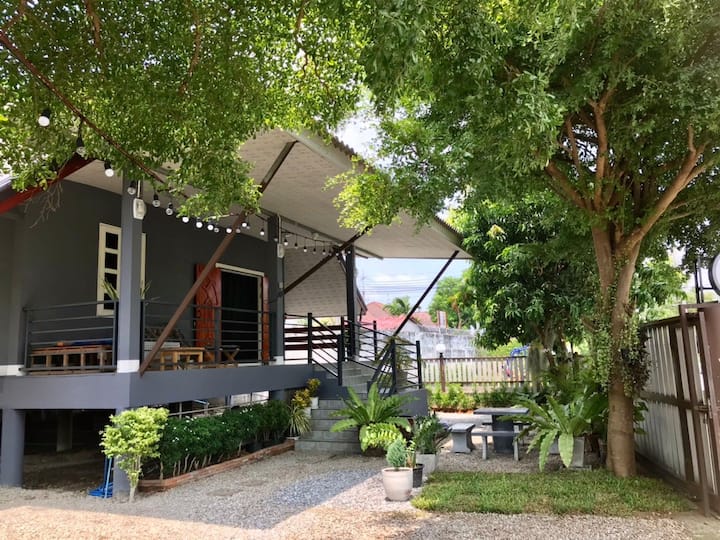 เกสเฮ้าส์ บ้านเดี่ยวในสวน ใจกลางเมืองกาญจนบุรี - Kanchanaburi