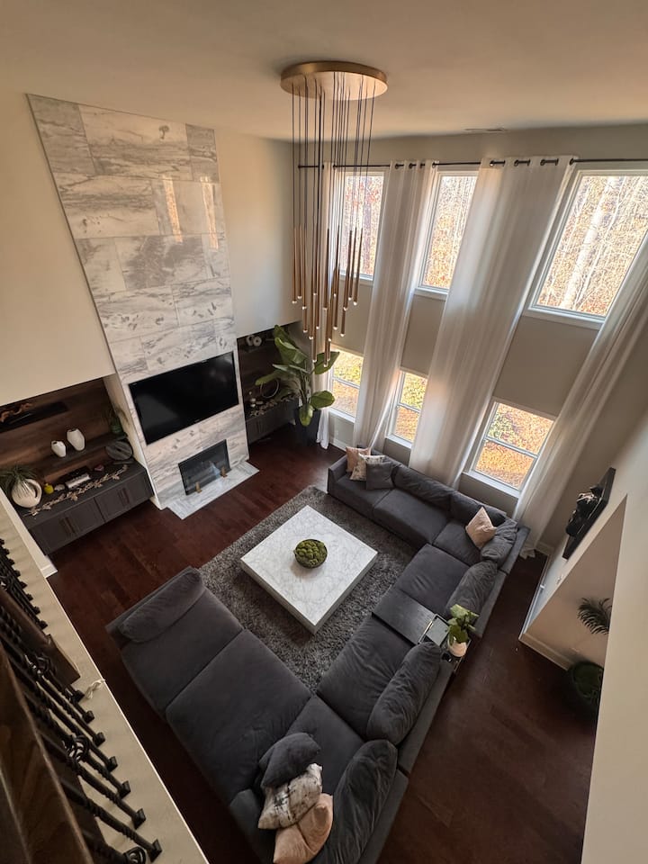 Spacious Luxury Home - Atlanta, GA