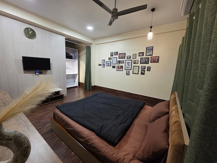 Home-away-from-home
        Warm & Stylish Stay - Kolkata