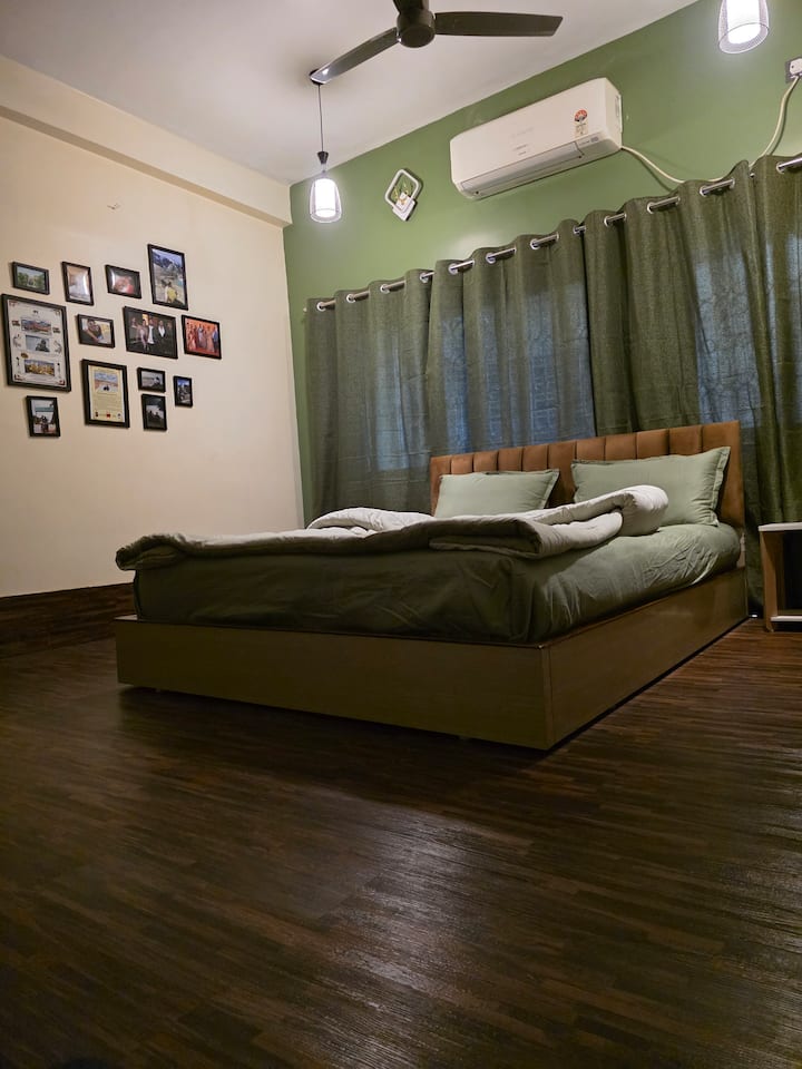 Home-away-from-home
        Warm & Stylish Stay - Calcuta