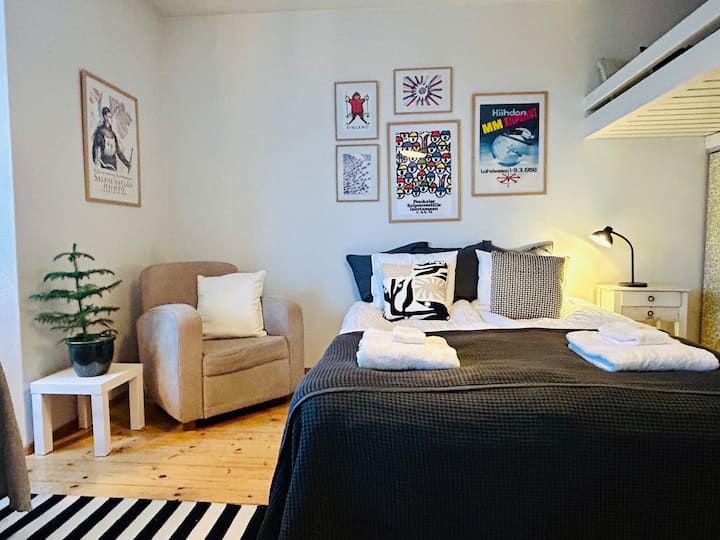 Kaunis Parvekkeellinen Yksiö Olympiakylässä - Helsinki