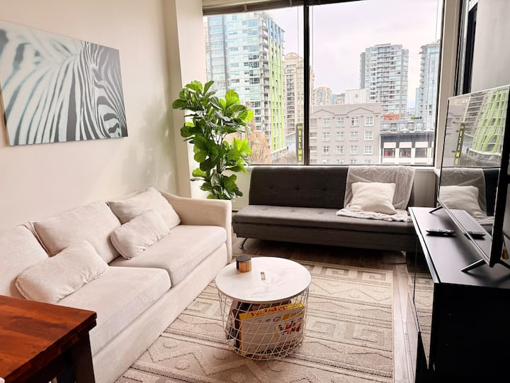 Hidden Gem In Vancouver 2br |Sleeps 3| Free Bikes! - Vancouver