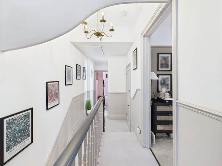 Modern Home On Highfield Road - Steyning