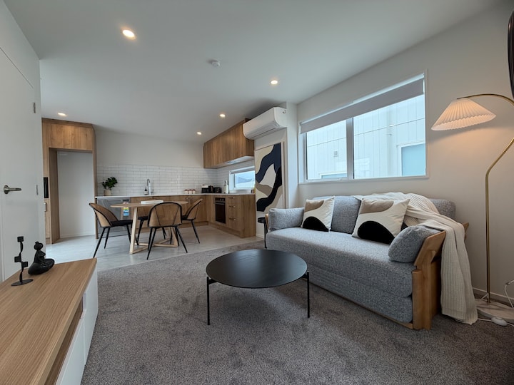 City-fringe Luxury Hideaway | 2br + Parking - Christchurch