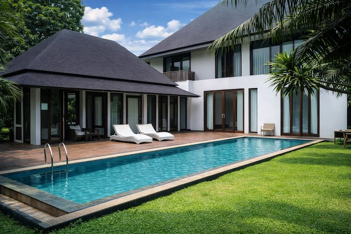 Luxury 4br Private Pool Villa With Staff. - Anyar