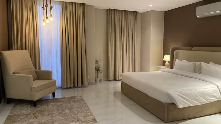 Avenair | 1br With Balcony | Mm Alam Rd | Gulberg - 拉哈爾