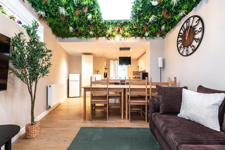 Open Mind Property- 5br House Poole, Free Parking - Bournemouth