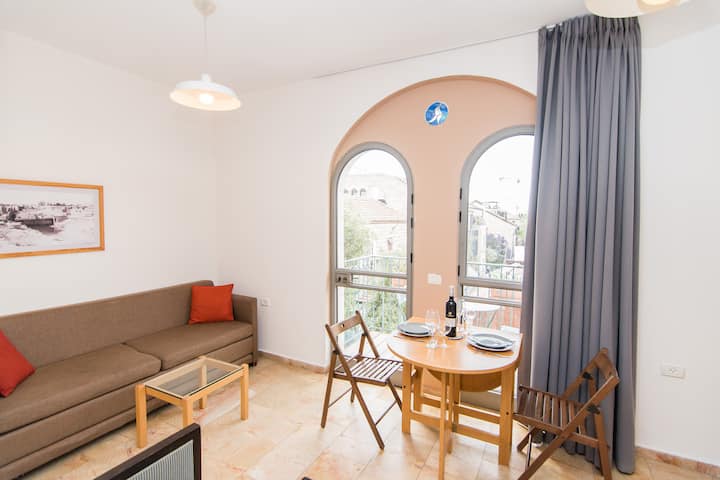 One Bedroom Apartment With Balcony - Jeruzalem
