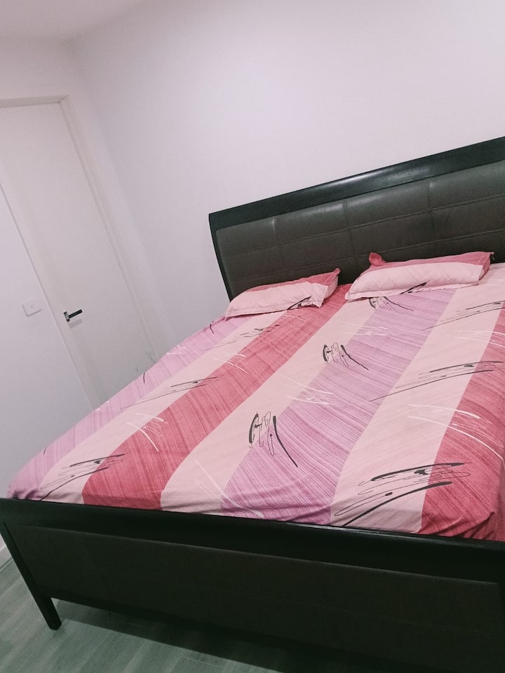 1 Double Master Bedroom With Bathroom Walkin Robs - Donnybrook