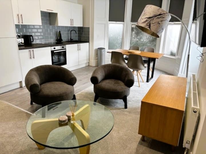 Modern, Gf, 1 Bed (Sleeps 4) Harrogate City Centre - Knaresborough