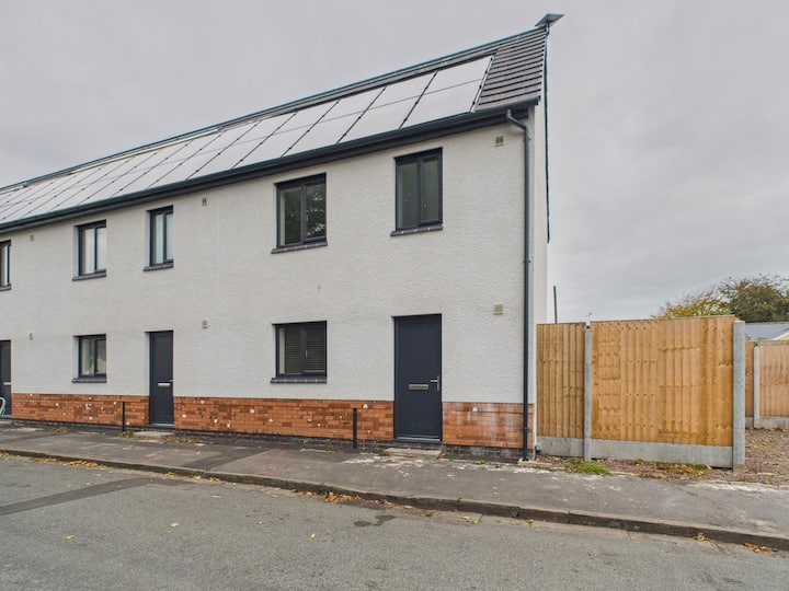 7 Green Hat House - Newport