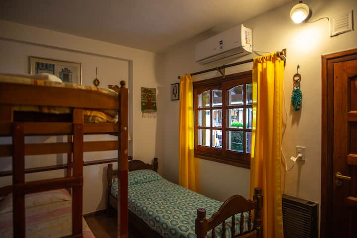 Cama En Habitación Compartida Solo Mujeres - Villa Gesell