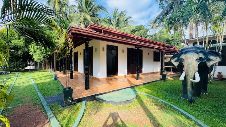 Villa Waterside 2 – Private Poolside Getaway - Bentota
