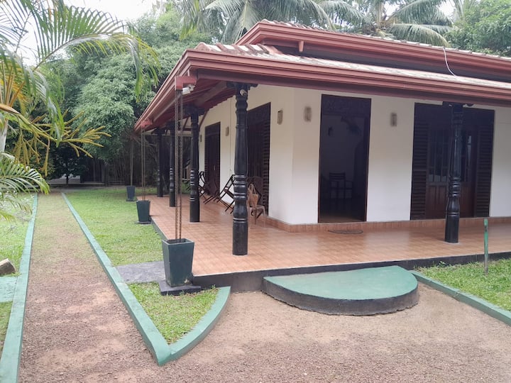 Villa Waterside – Private Poolside Getaway - Bentota